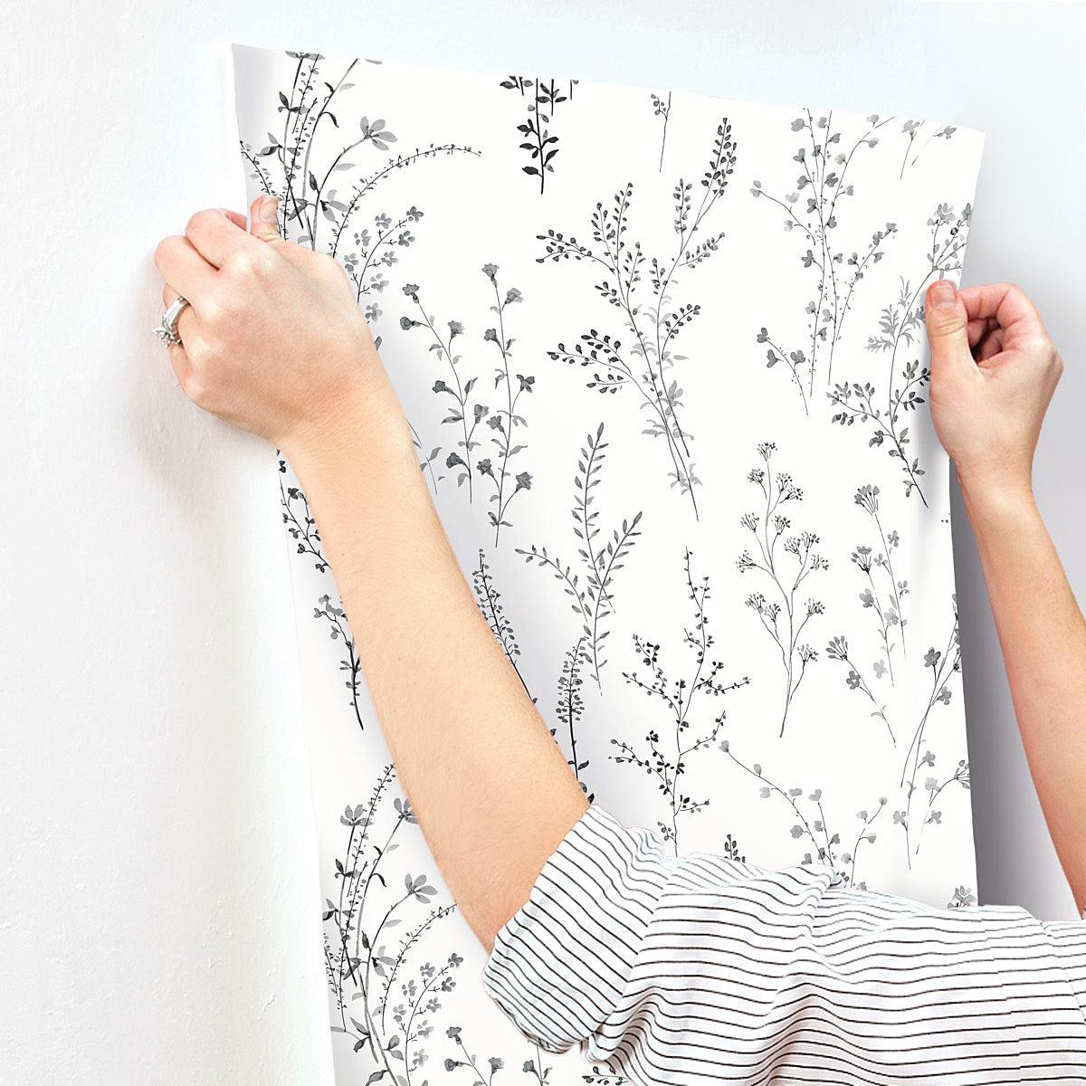 Black and White Wallpaper | Modern Wildflower Sprigs Design